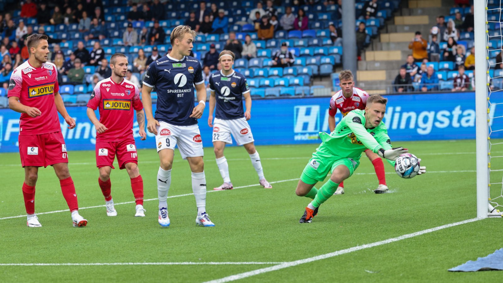årets Første Smultring Kommer Mot Strømsgodset Sandefjord